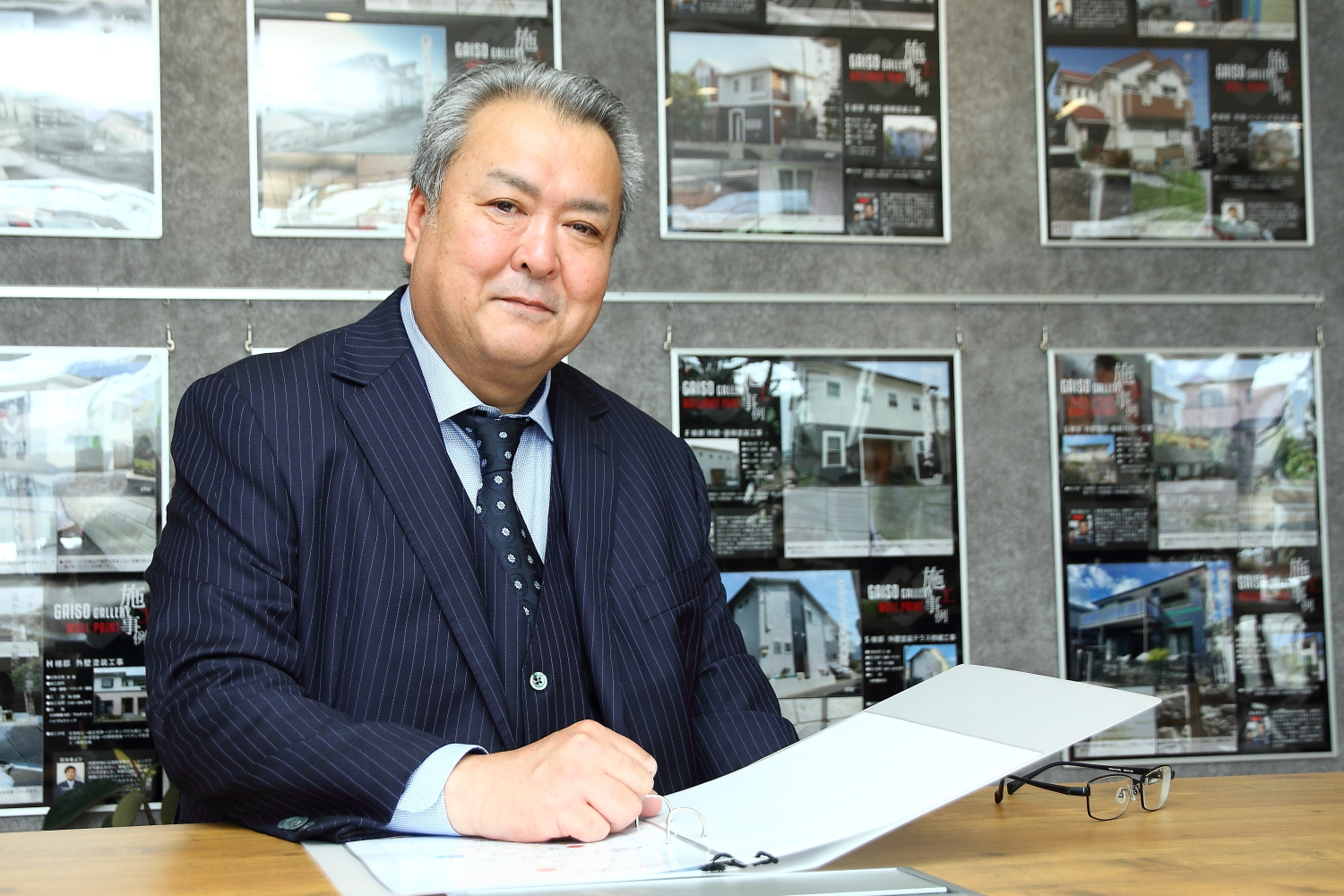 ガイソー神戸店でスタッフ写真を撮影しました。｜現場ブログ｜神戸市・明石市で外壁塗装・屋根塗装なら皆様に選ばれているガイソーへお任せ